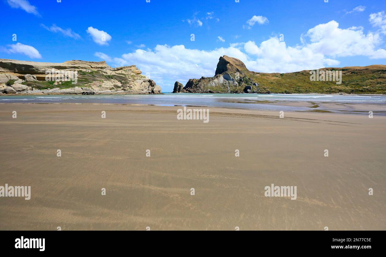 Castle Rock bay - Castlepoint - New Zealand Stock Photo - Alamy