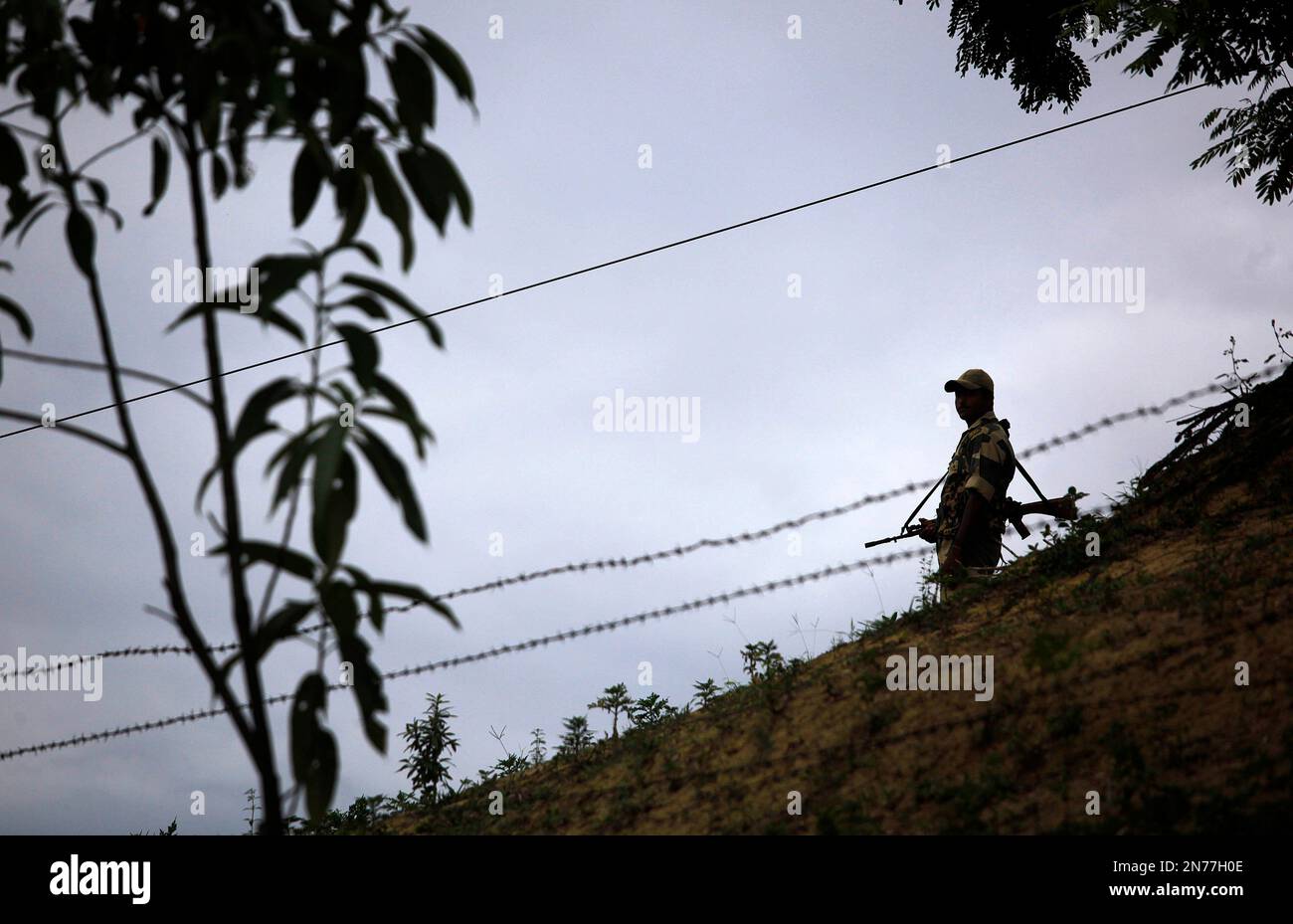An Indian Border Security Force (BSF) soldier stands guard at the ...