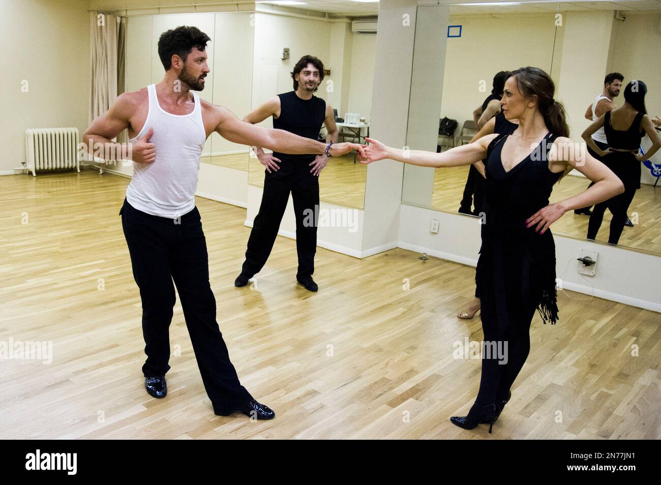 “Dancing with the Stars” professional dancers Karina Smirnoff and ...