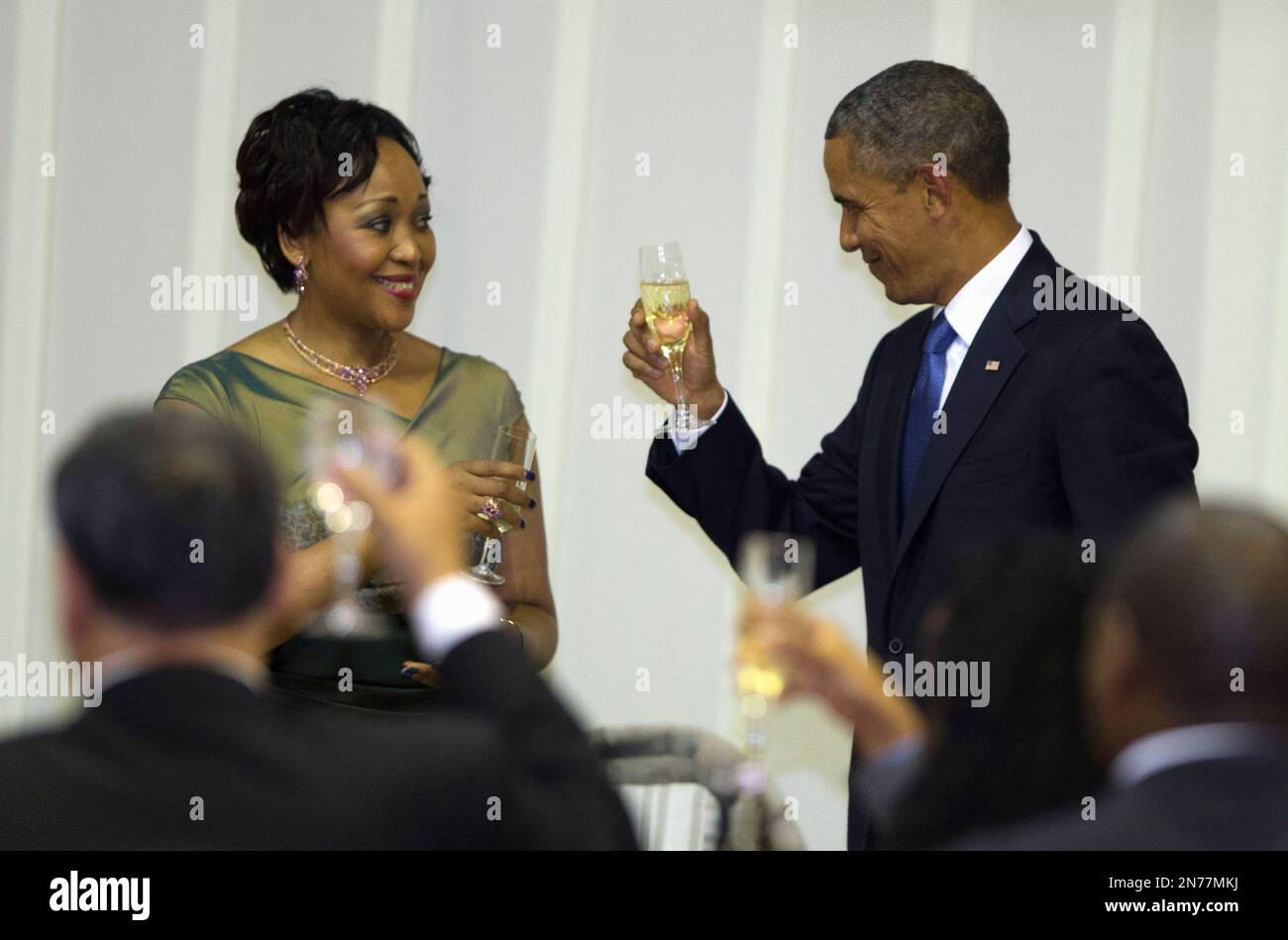 U.S. President Barack Obama, right, toasts with Thobeka Madiba-Zuma ...