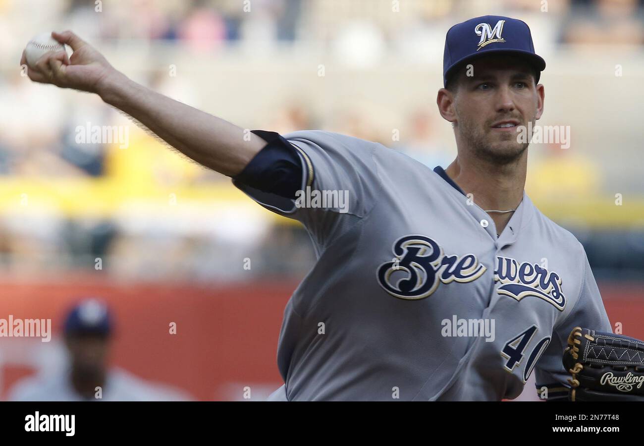 Milwaukee Brewers starting pitcher Johnny Hellweg throws against the ...