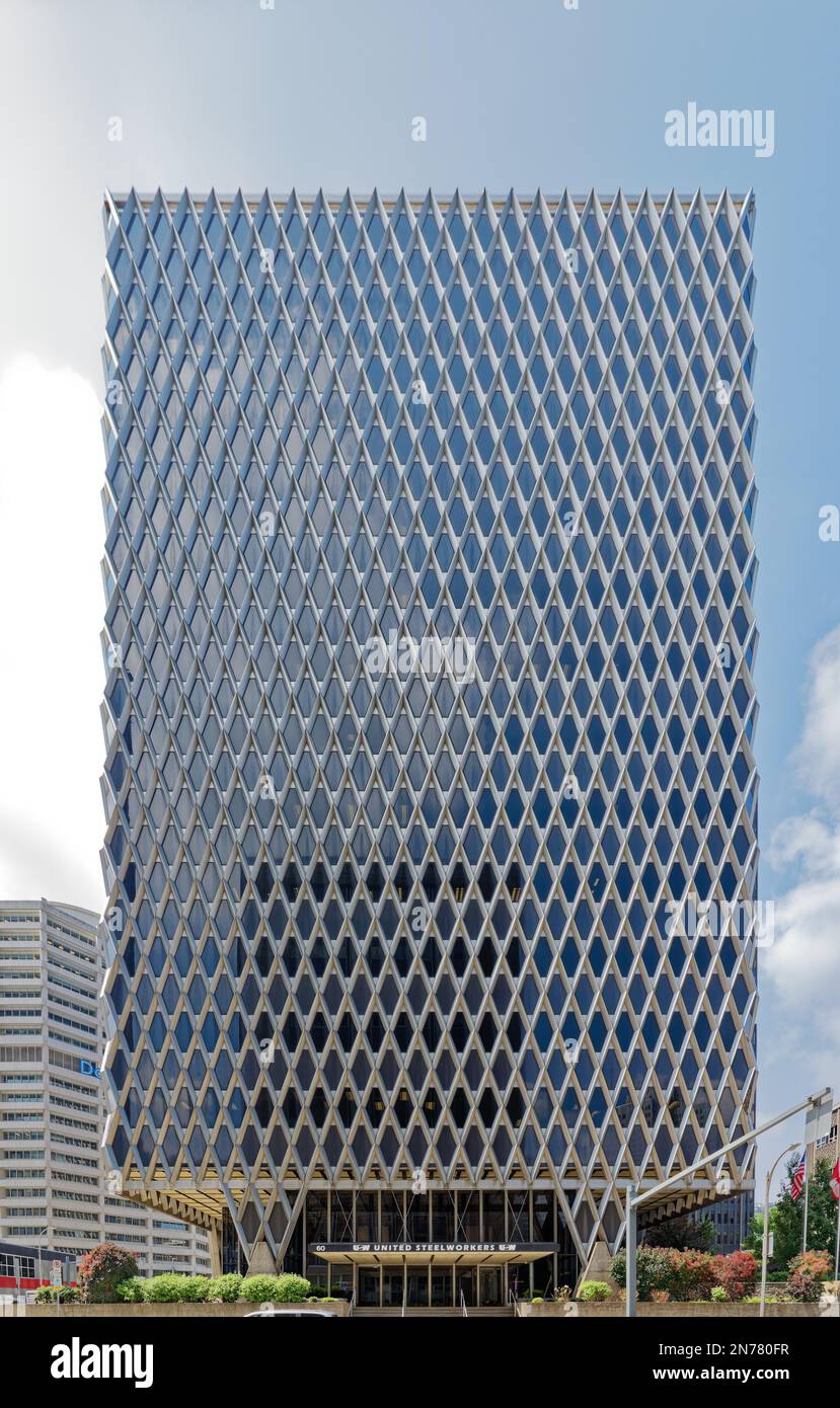 Pittsburgh Downtown: United Steelworkers Building relies on a steel ...