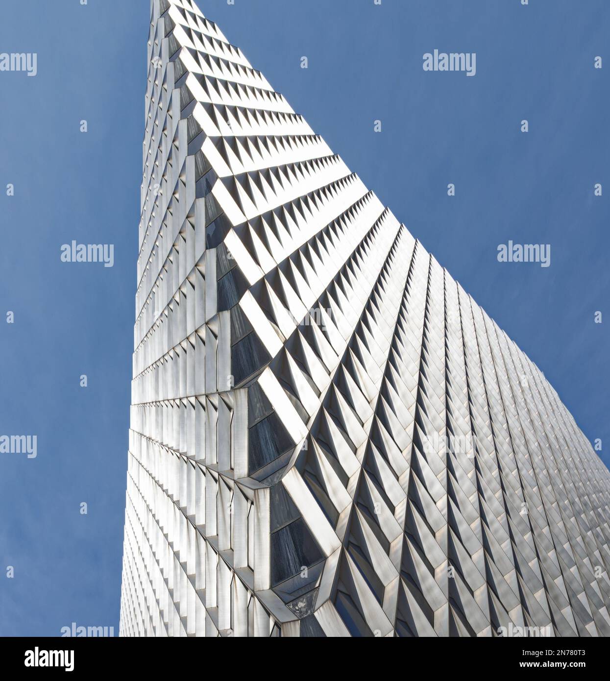 Pittsburgh Downtown: United Steelworkers Building relies on a steel ...