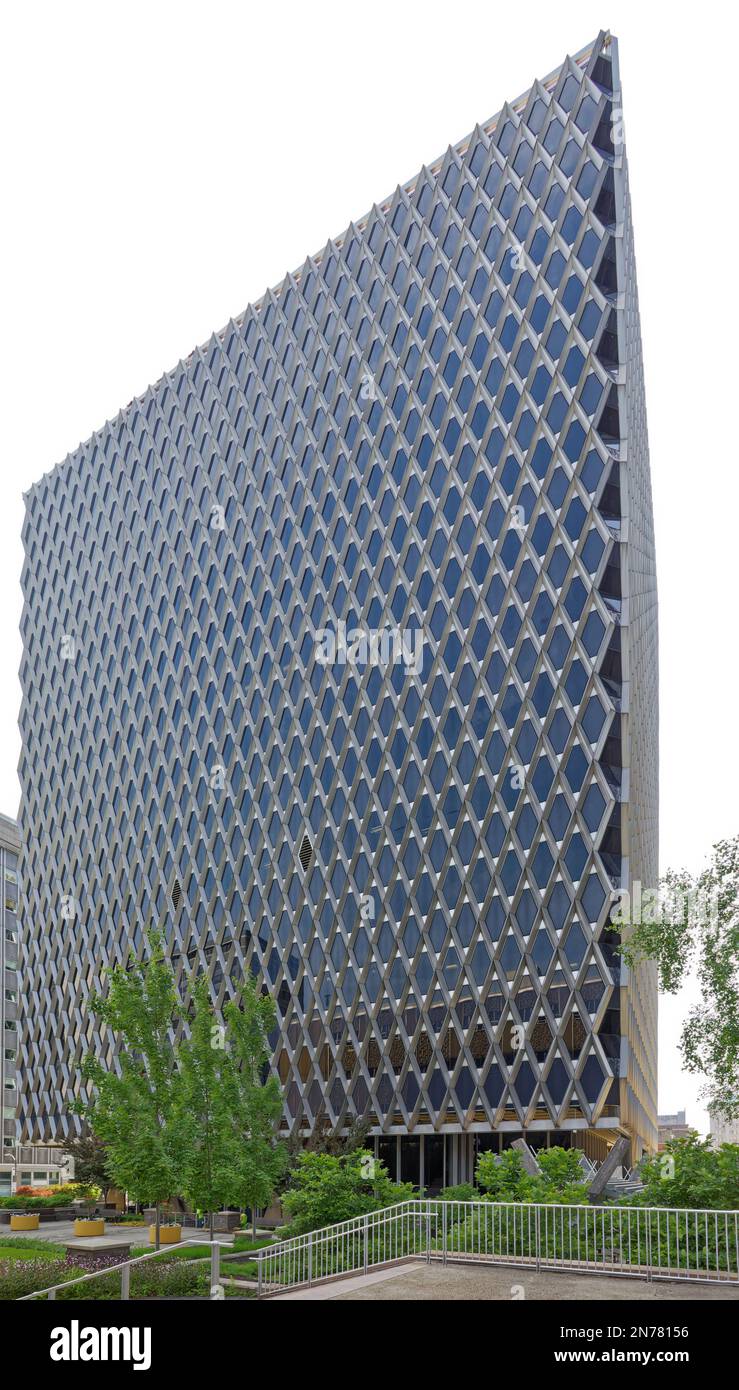 Pittsburgh Downtown: United Steelworkers Building relies on a steel ...