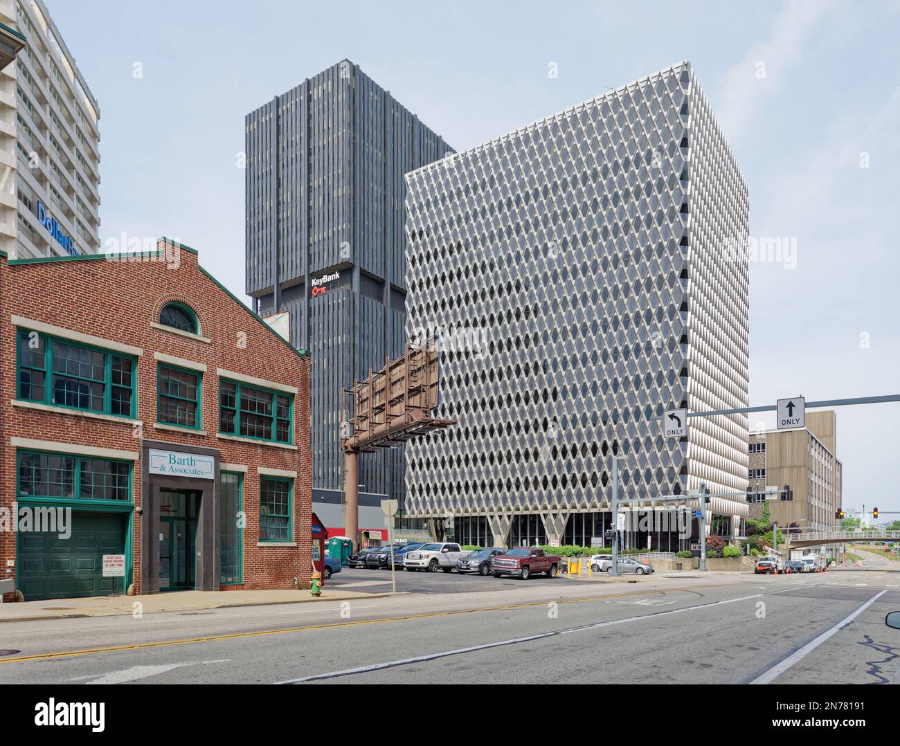 Pittsburgh Downtown: United Steelworkers Building relies on a steel ...