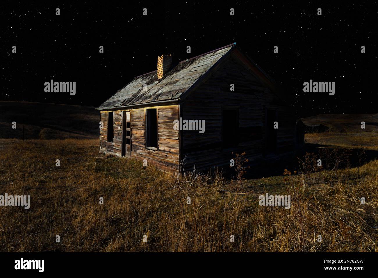 Abandoned home with stars that are shining above Stock Photo - Alamy