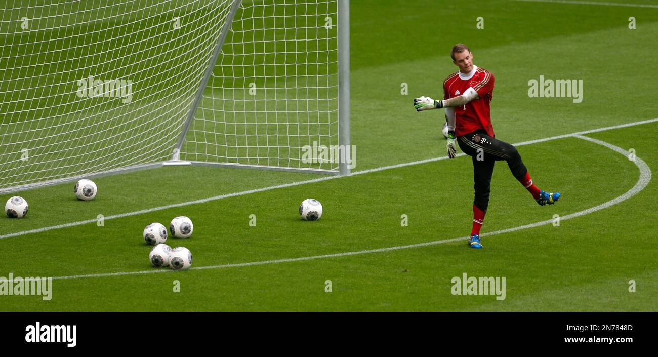 Manuel Neuer Diving Saves Wallpaper