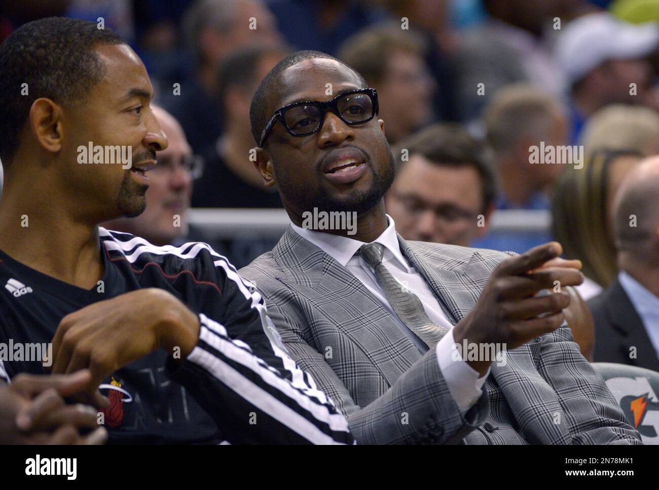 Miami Heat guard Dwyane Wade, right, talks with Juwan Howard on the ...