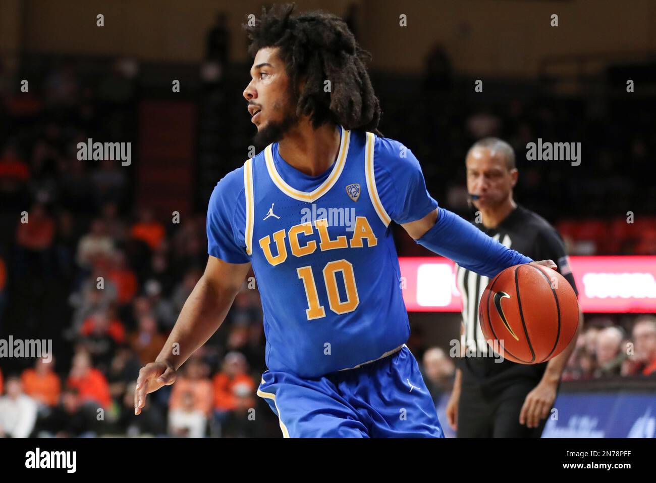 UCLA guard Tyger Campbell (10) plays against Oregon State during an ...