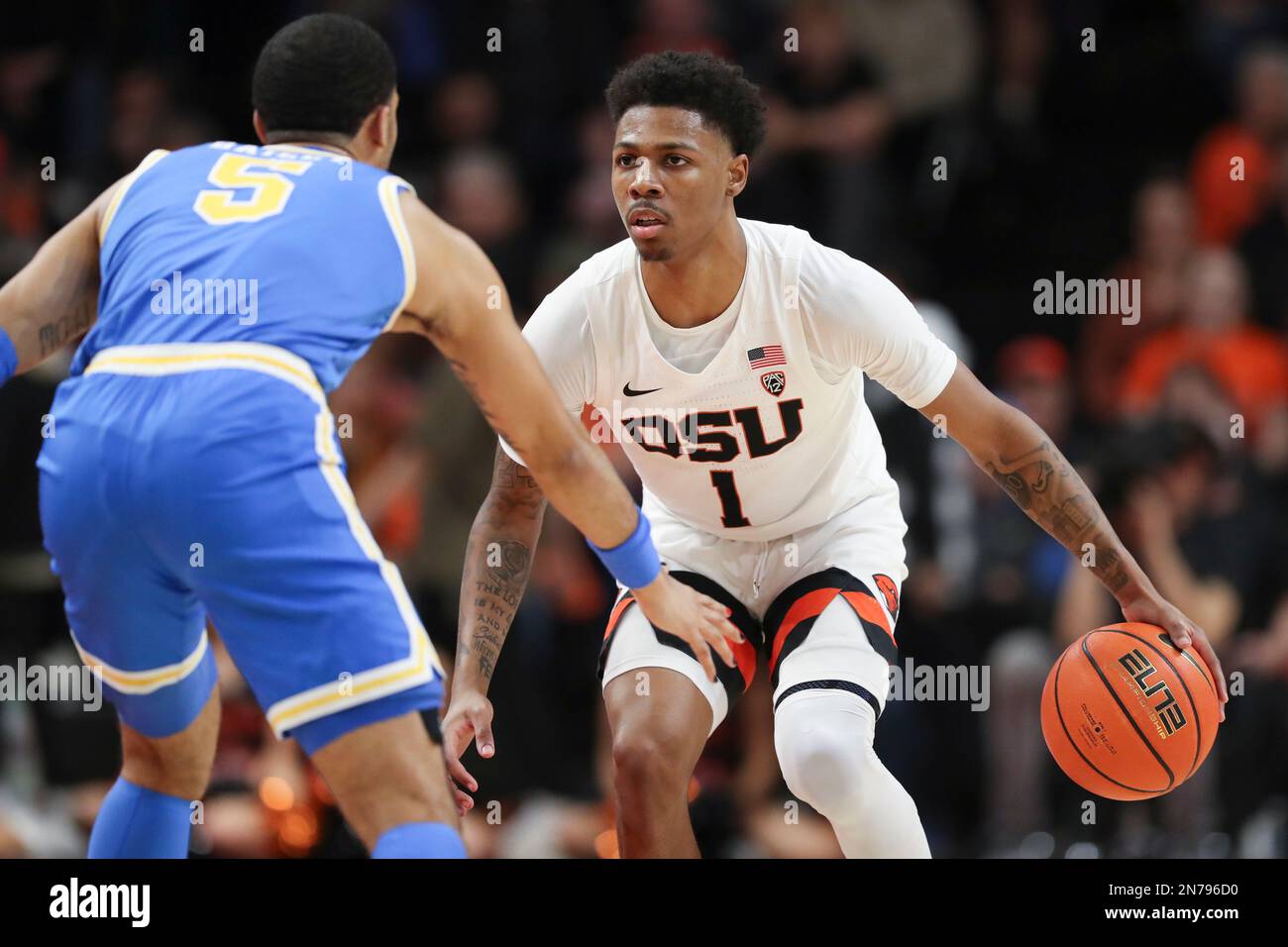 Oregon State guard Christian Wright (1) faces off with UCLA guard Amari ...