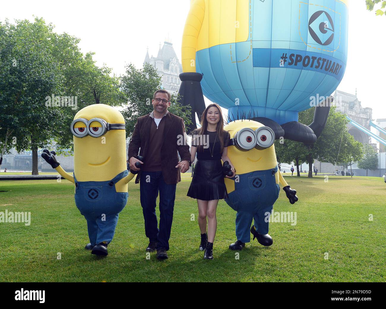 Steve Carell and Miranda Cosgrove pose for photographers with the ...