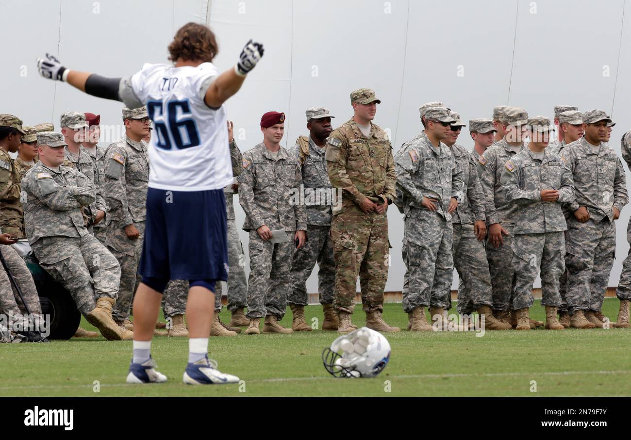 Tennessee Titans tackle Mike Otto (66) warms up as soldiers from Fort ...