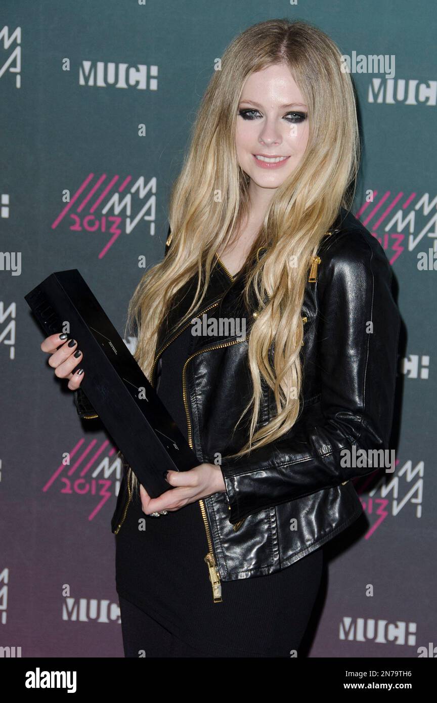 Avril Lavigne poses for a picture in the Press Room during the 2013 ...