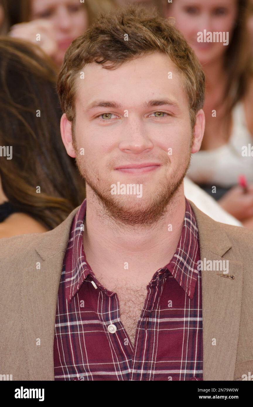 Phillip Phillips arrives on the red carpet at the 2013 MuchMusic Video ...