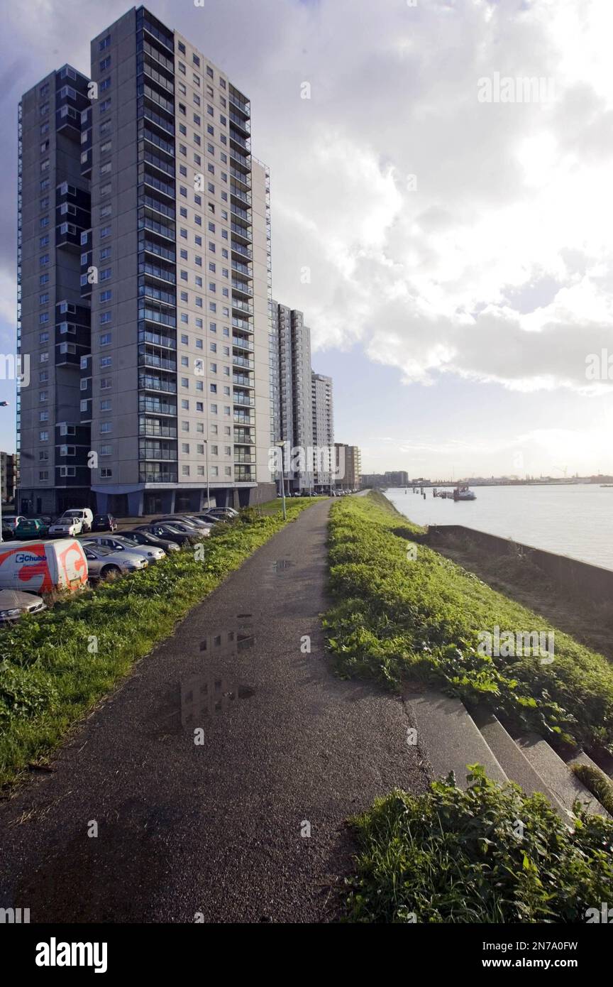 FILE - This Wednesday, Nov. 16, 2005 file photo shows apartment ...