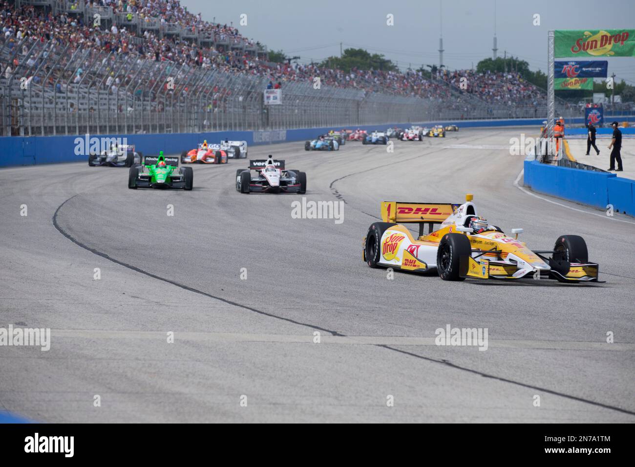 Ryan Hunter-Reay(1) leads a group into a turn an IndyCar Series auto ...