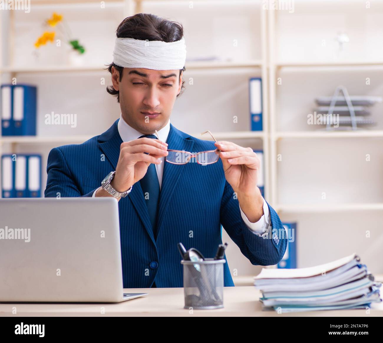 The head injured male employee working in the office Stock Photo - Alamy