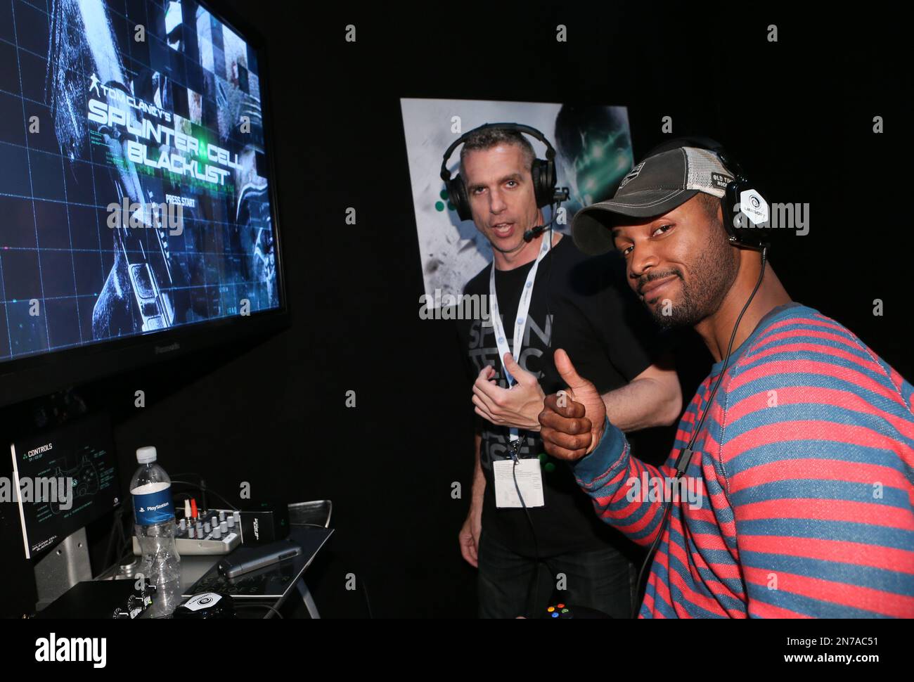 Isaiah Mustafa plays "Tom Clancy's Splinter Cell: Blacklist" at the ...