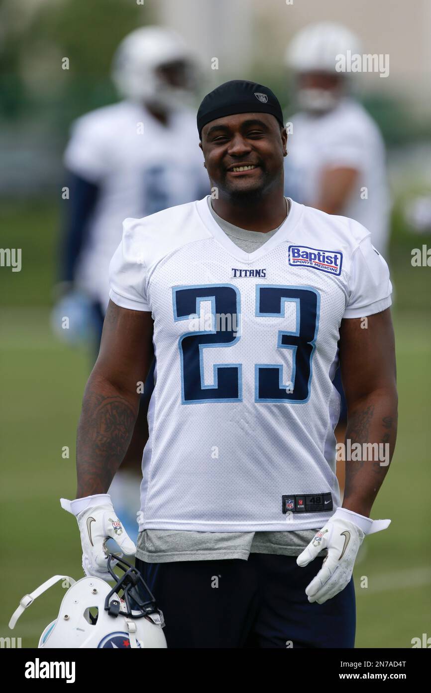 Tennessee Titans running back Shonn Greene waits for his turn to run a ...
