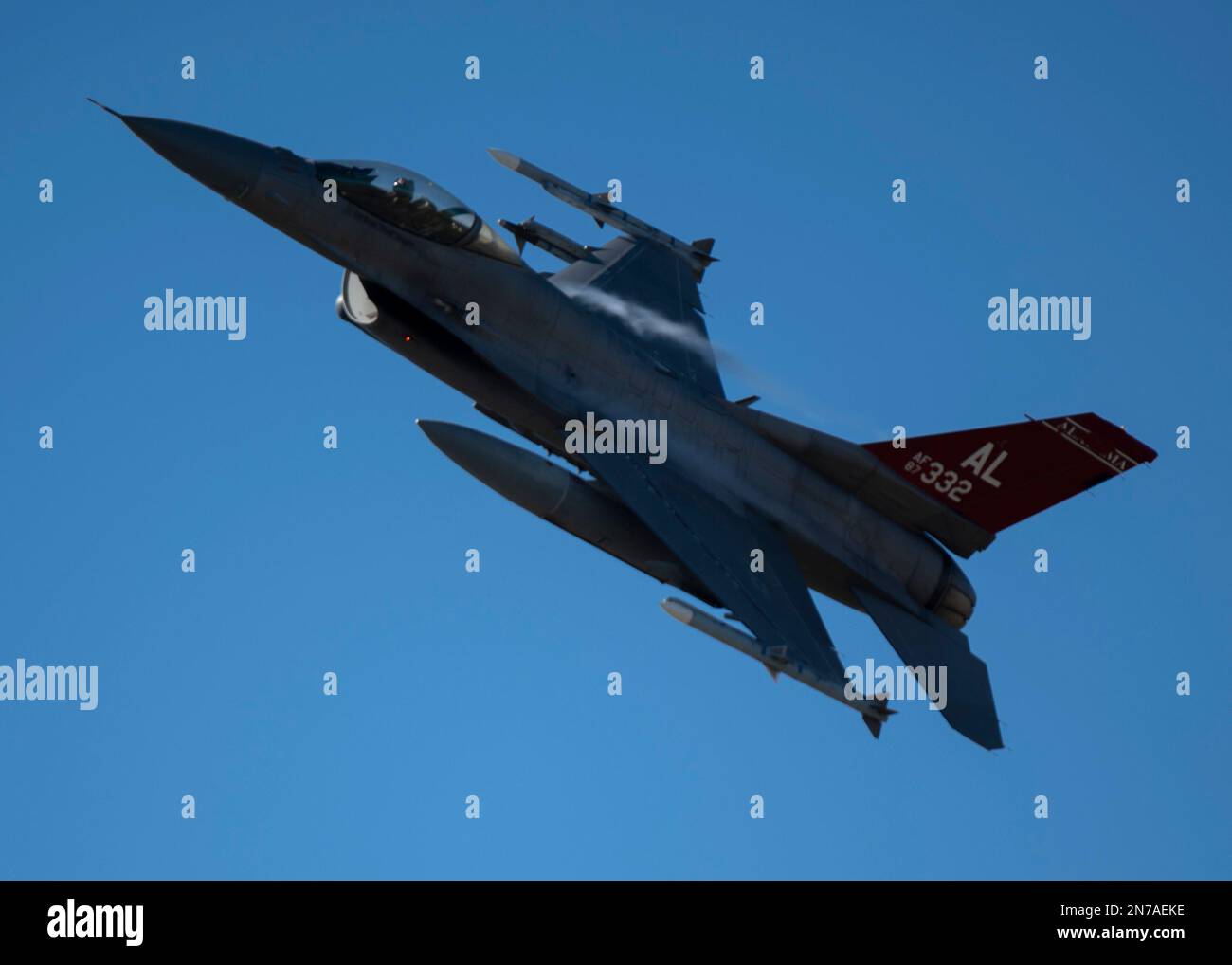 An F-16 Fighting Falcon from the 187th Fighter Wing, Alabama Air ...