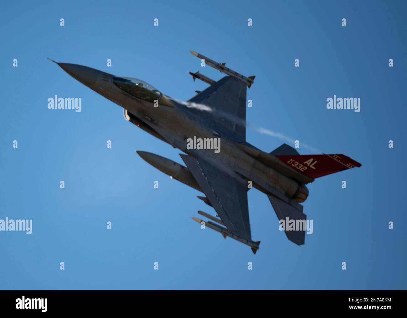 An F-16 Fighting Falcon from the 187th Fighter Wing, Alabama Air ...