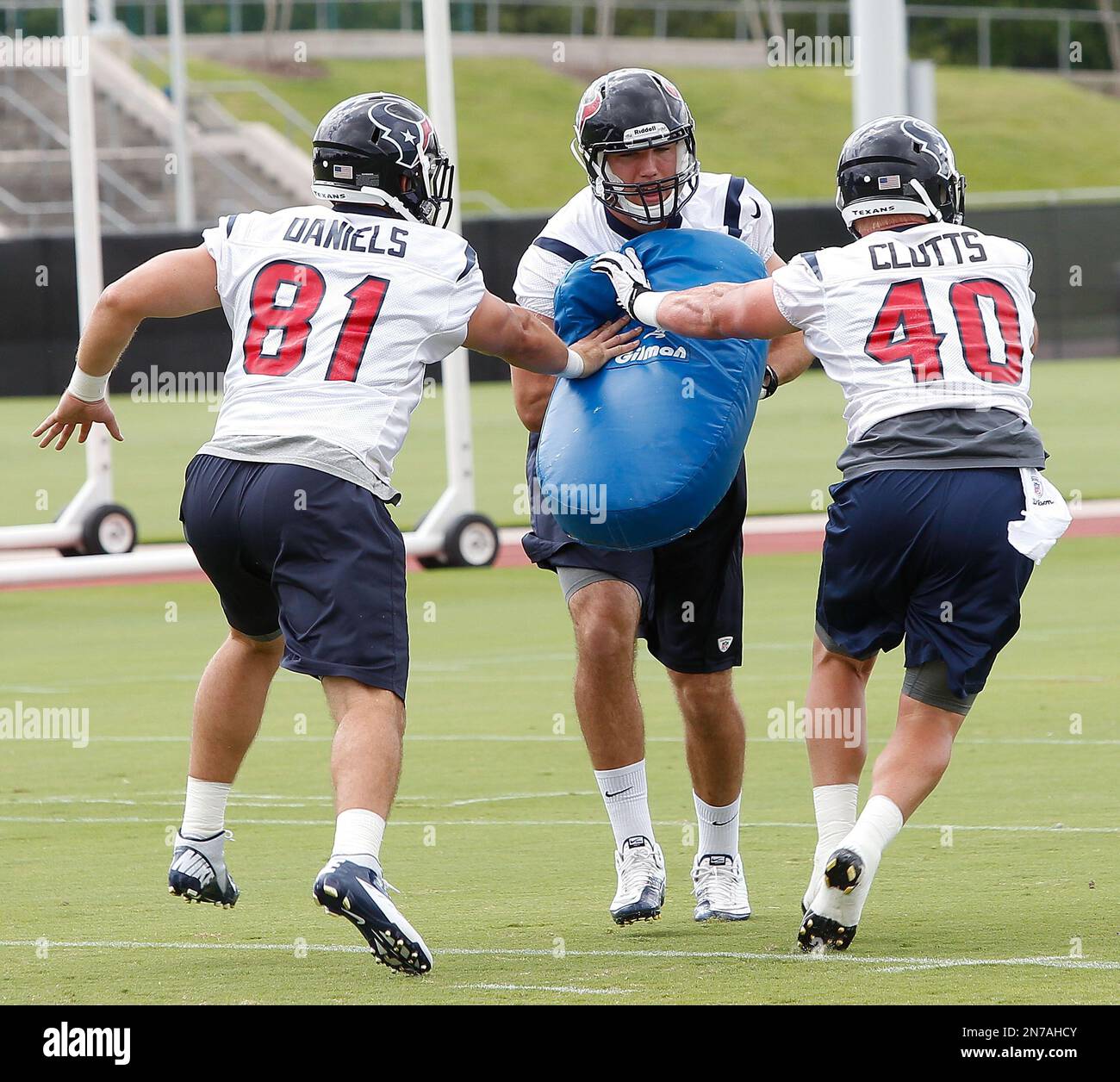 Houston Texans tight end Ryan Griffin blocks Houston Texans tight end ...