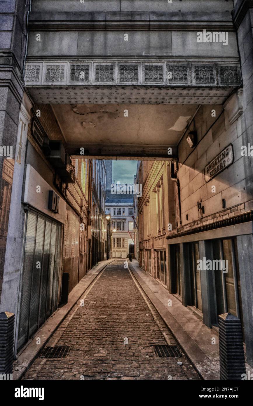 Night streets liverpool hi-res stock photography and images - Alamy