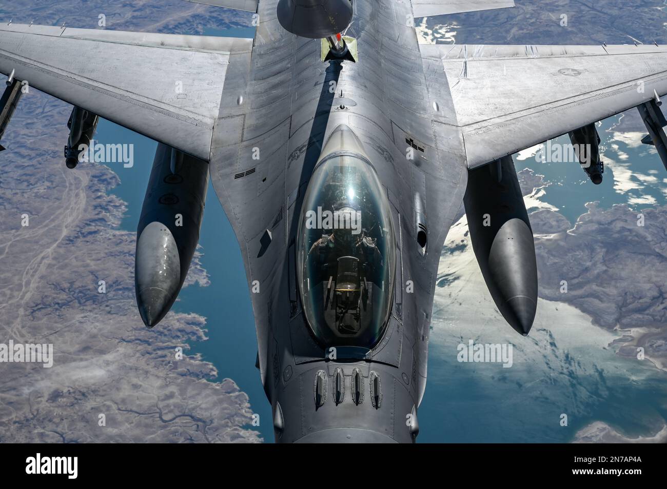 A U.S. Air Force F-16 Fighting Falcon refuels with a KC-135 ...