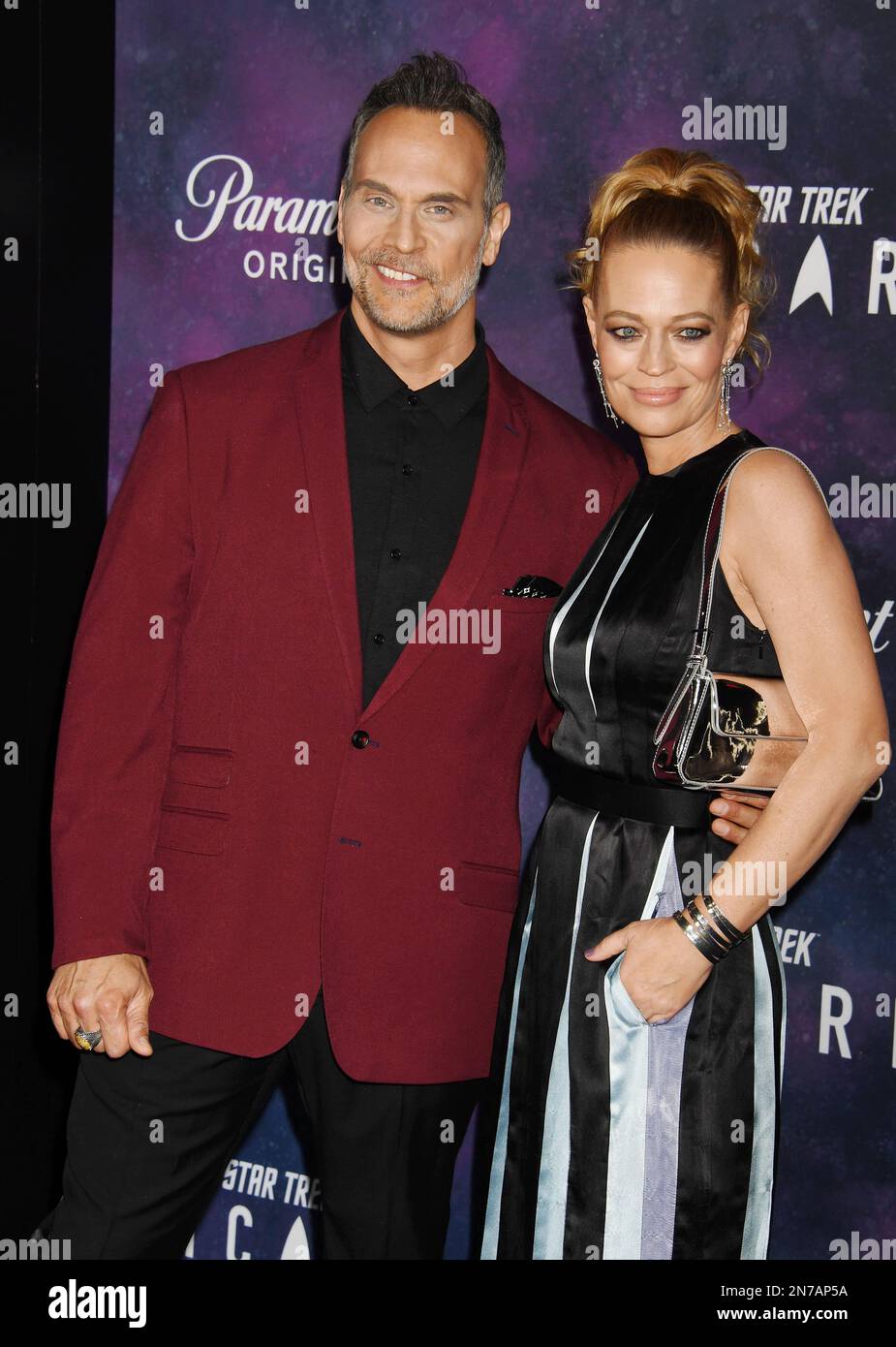 HOLLYWOOD, CALIFORNIA - FEBRUARY 09: (L-R) Todd Stashwick and Jeri Ryan ...