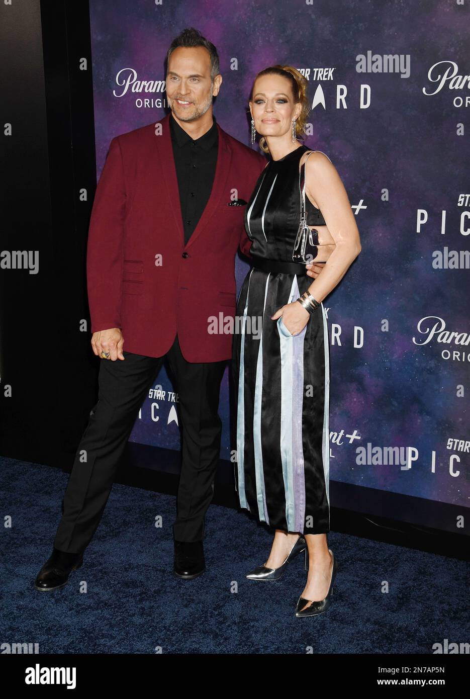 HOLLYWOOD, CALIFORNIA - FEBRUARY 09: (L-R) Todd Stashwick and Jeri Ryan ...
