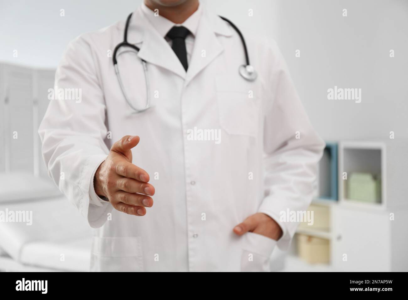 Handshake business lab hi-res stock photography and images - Alamy