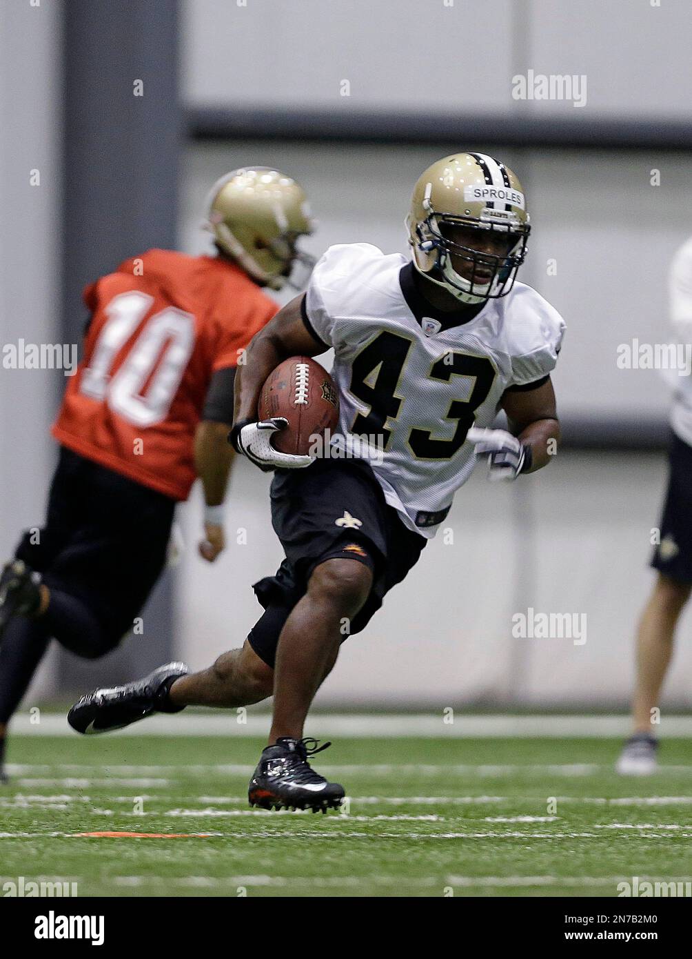 New Orleans Saints running back Darren Sproles (43) runs through drills during practice at their ...