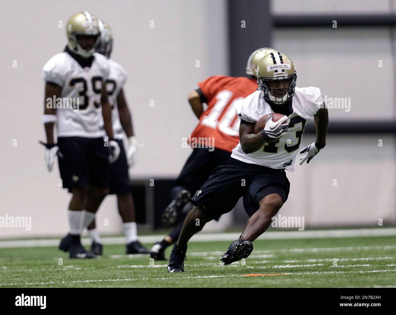 New Orleans Saints running back Darren Sproles (43) runs through drills during practice at their ...