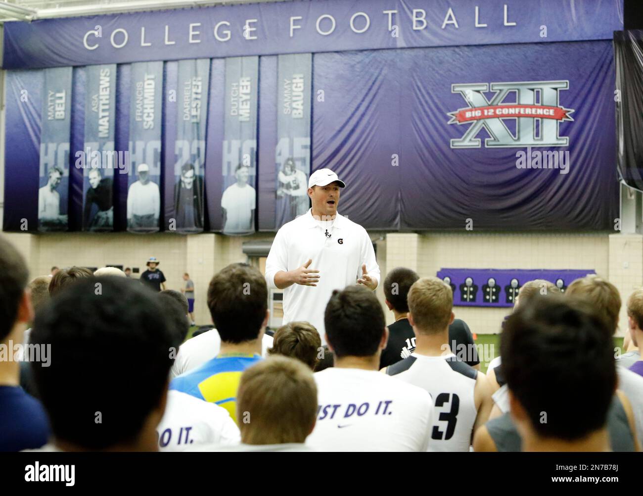 Dallas Cowboys tight end Jason Witten tells young football players ...