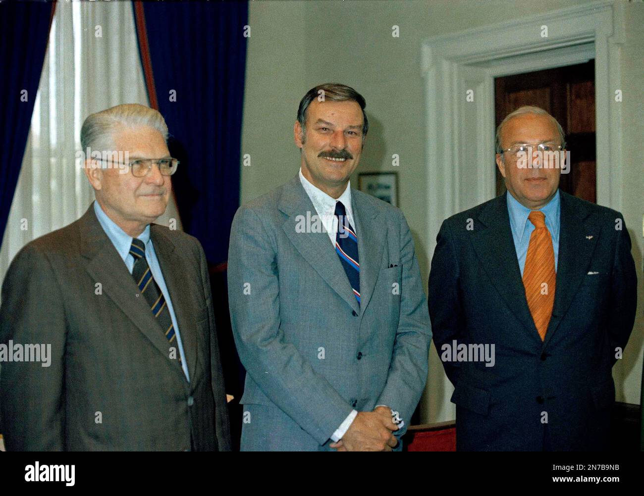 Former director of the Secret Service Stuart Knight, left, new director ...