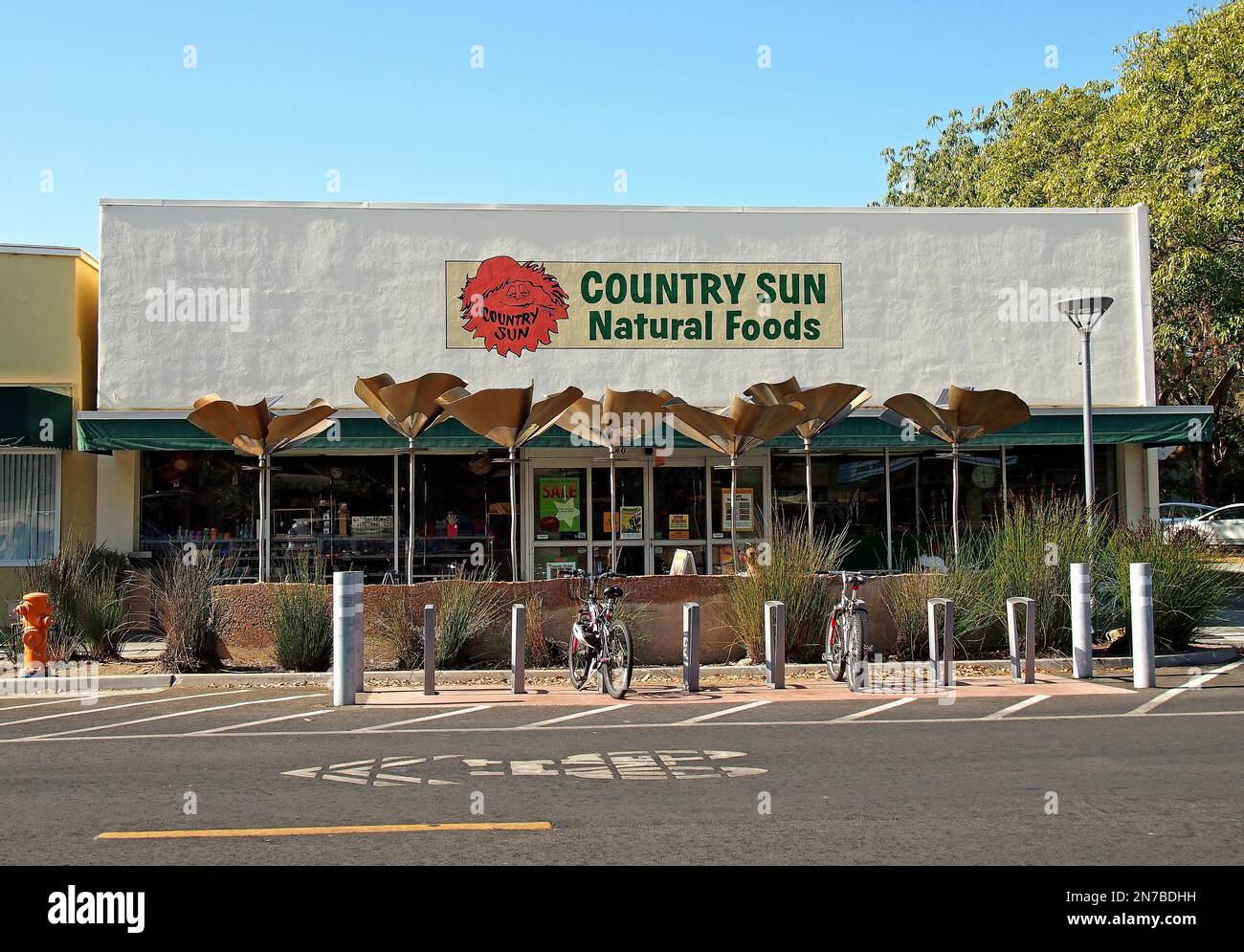 Foods store hi-res stock photography and images - Alamy