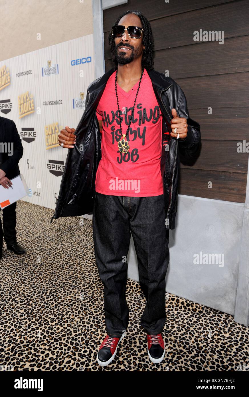 Snoop Dogg, aka Snoop Lion, arrives at Spike TV's Guys Choice Awards at ...