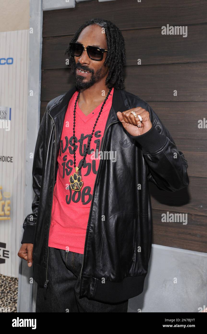 Snoop Dogg, aka Snoop Lion, arrives at Spike TV's Guys Choice Awards at ...