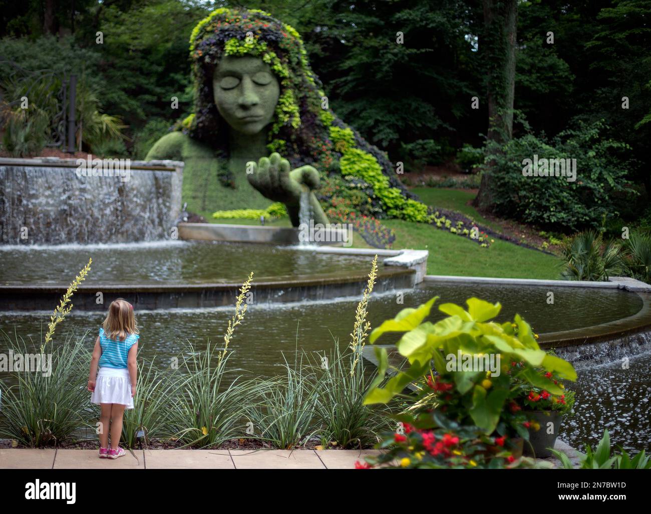 Caroline Hill, 5, of Atlanta, stops in front of the 'Earth Goddess ...