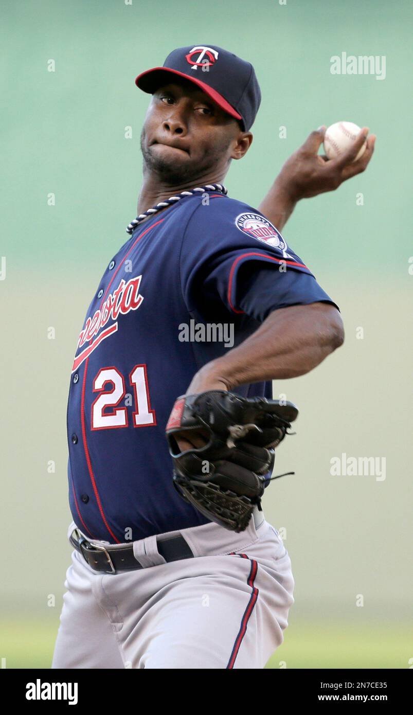 Minnesota Twins starting pitcher Samuel Deduno throws during the first ...