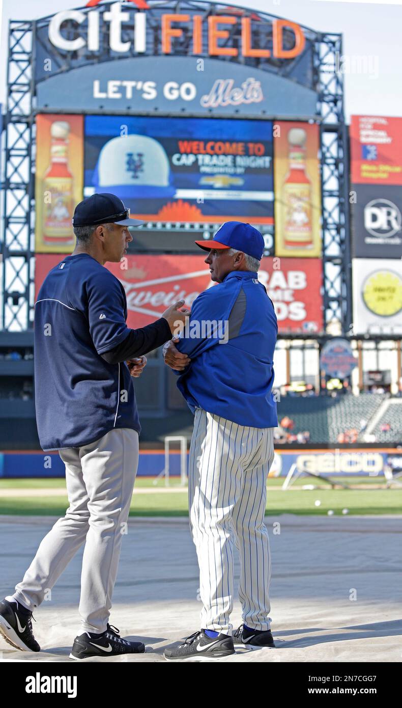 New York Yankees manager Joe Girardi. left, talks to New York Mets ...