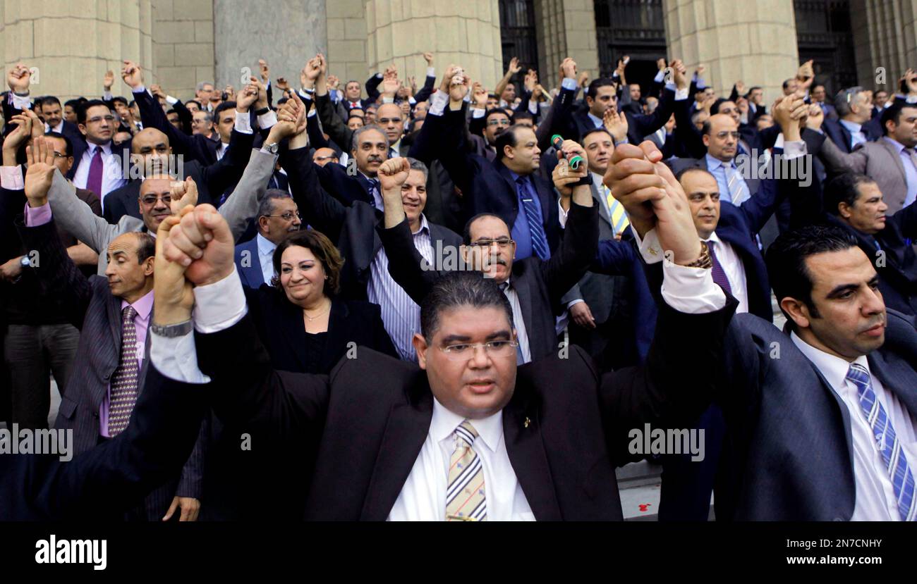 Egyptian judges hold hands as they protest against the new judiciary ...