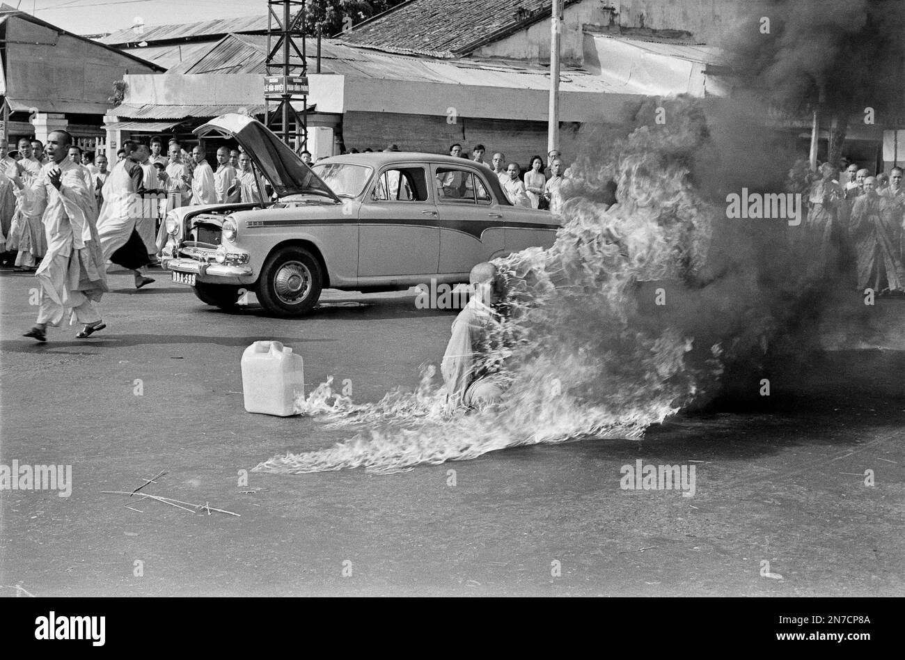 EDS NOTE: GRAPHIC CONTENT - The Reverend Thich Quang Duc, a 73-year-old ...