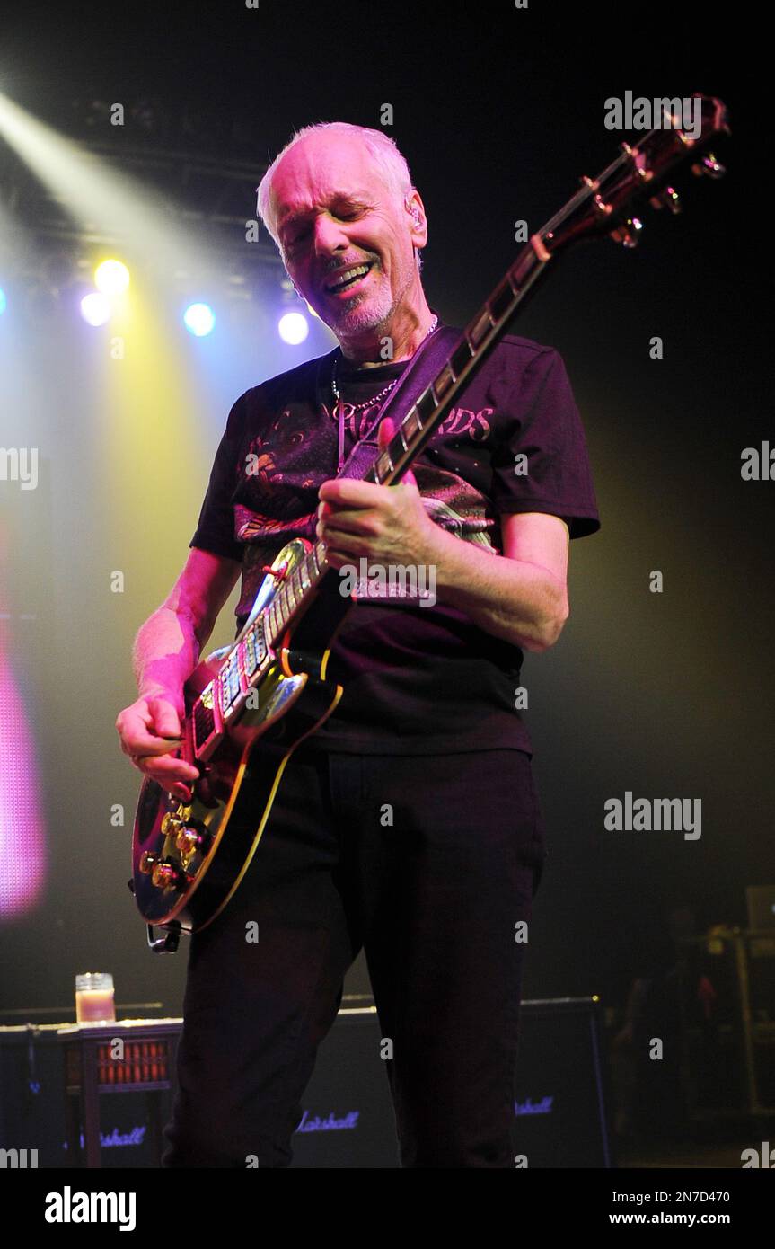 Peter Frampton performs during the Peter Frampton Guitar Circus at the ...
