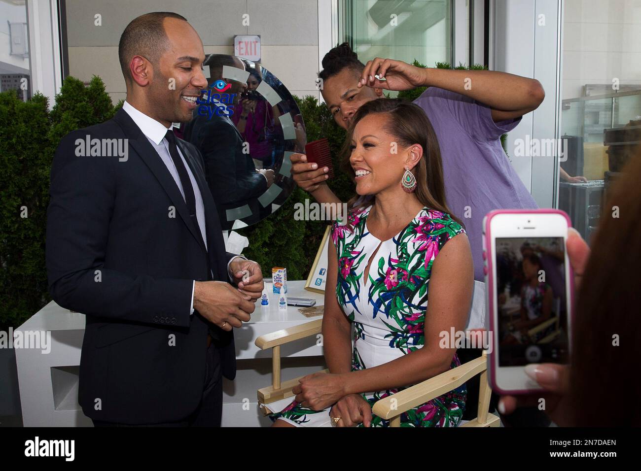 Renowned celebrity makeup artist Sam Fine demonstrates some of his ...
