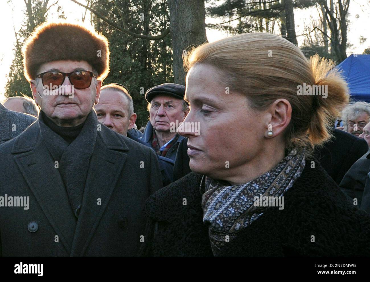 FILE - In this Nov.18, 2008 file photo Monika Jaruzelska, right, and ...