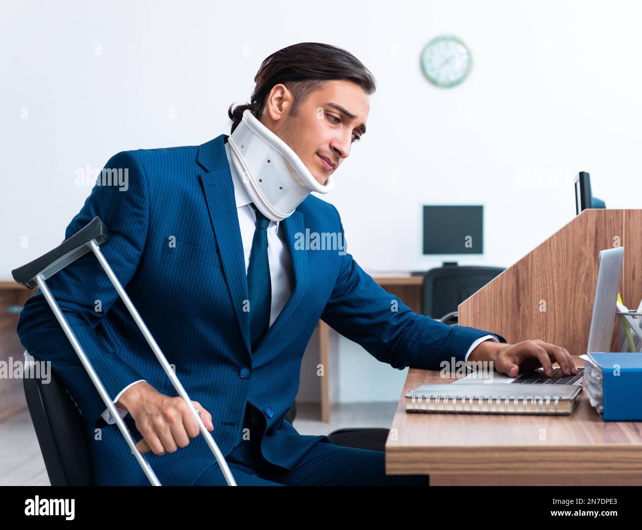 The young employee after accident in the office Stock Photo - Alamy