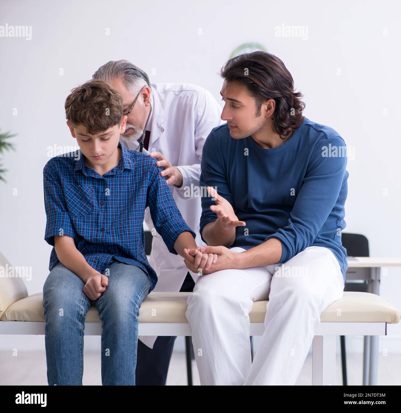 The young boy visiting doctor in hospital Stock Photo - Alamy