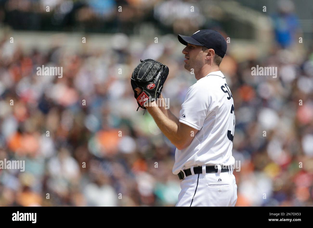 Detroit Tigers starting pitcher Max Scherzer prepares to throw during ...