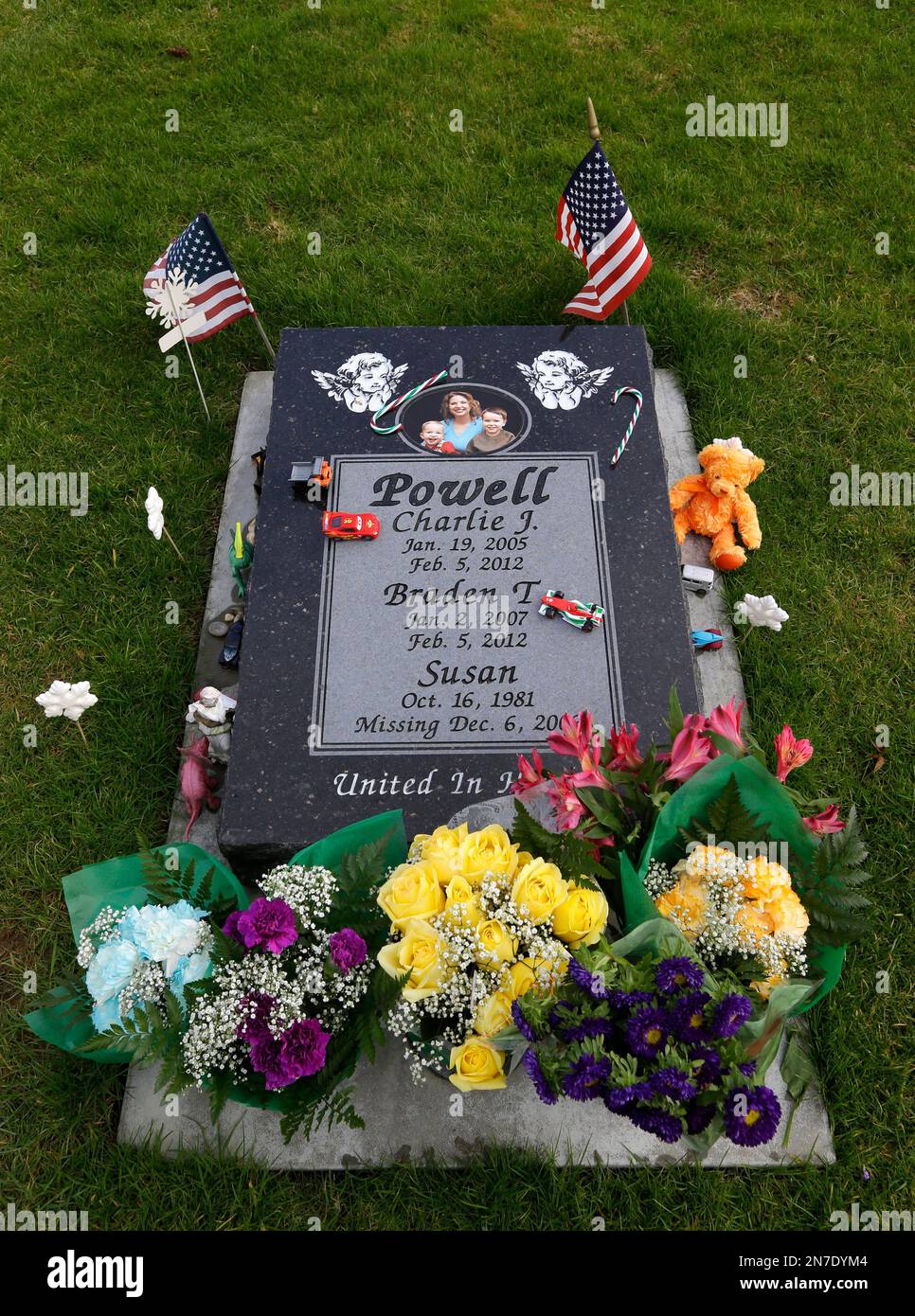 FILE - This Feb. 5, 2013 file photo shows the grave of Charlie and ...